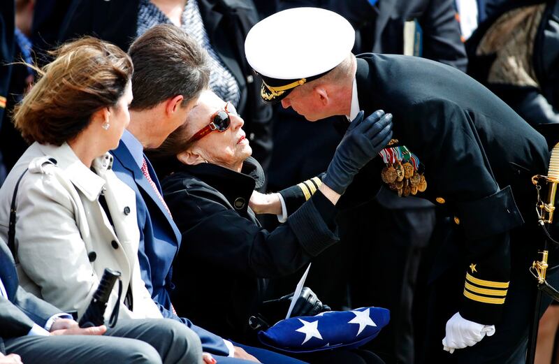 Medal of Honor recipient Thomas Hudner Jr. buried at Arlington