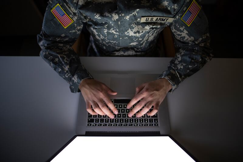 VA, DoD must do more to educate troops and veterans about social media ...