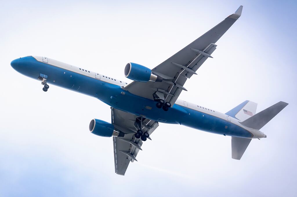 Air Force One will be painted red, white and blue as Trump has hinted ...