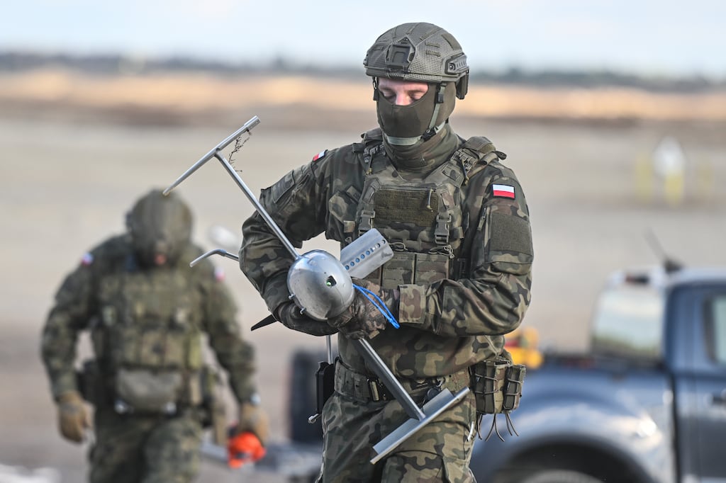 Video purportedly shows Ukrainian unit running down Russian Shahed. The ...