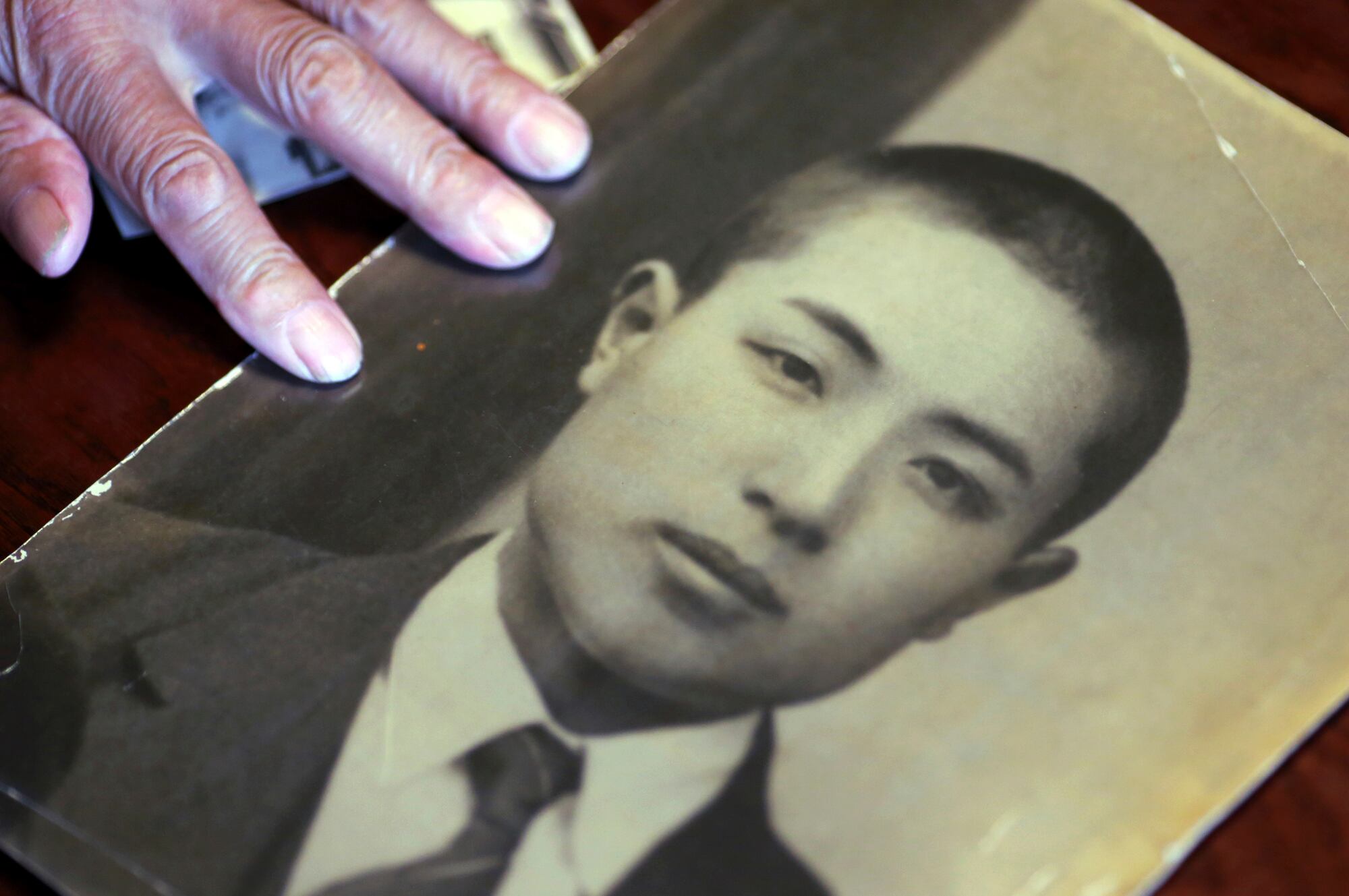 WWII Marine vet returns dead Japanese soldier's flag