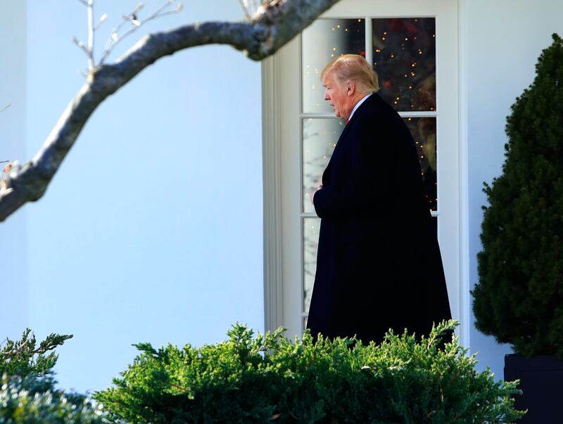 Trump pays holiday visit to wounded troops at Walter Reed