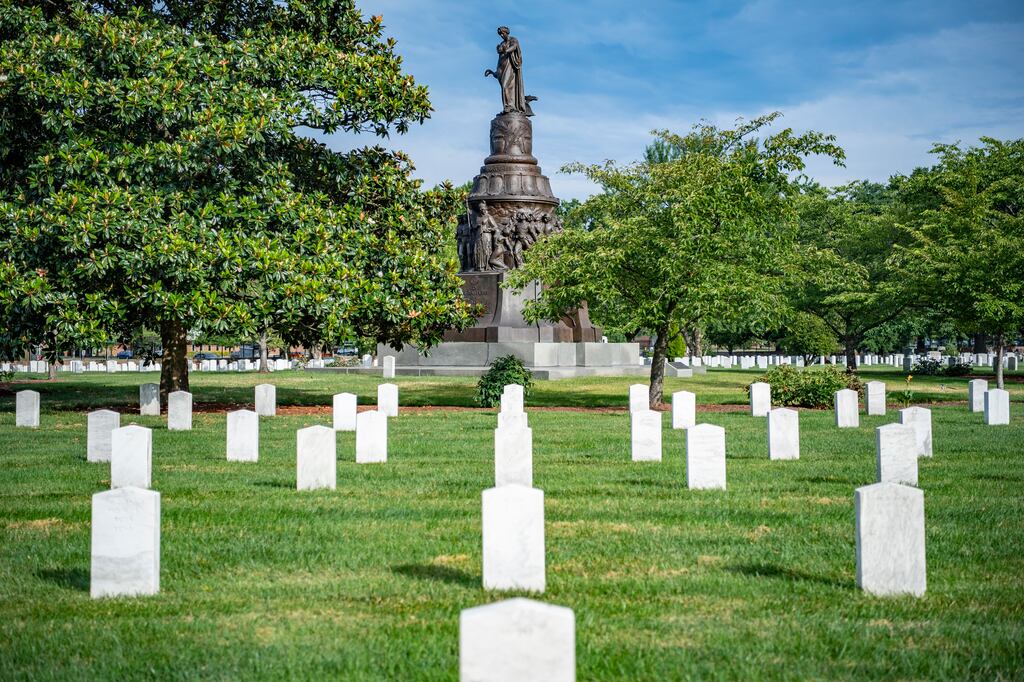 Defense leaders to return Confederate memorial to Arlington Cemetery
