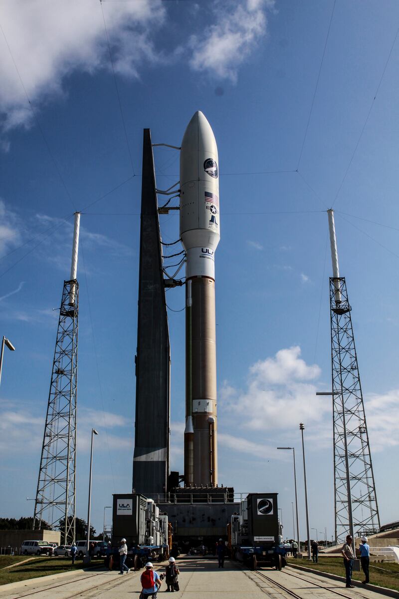 Air Force launches hush-hush mini-shuttle to space