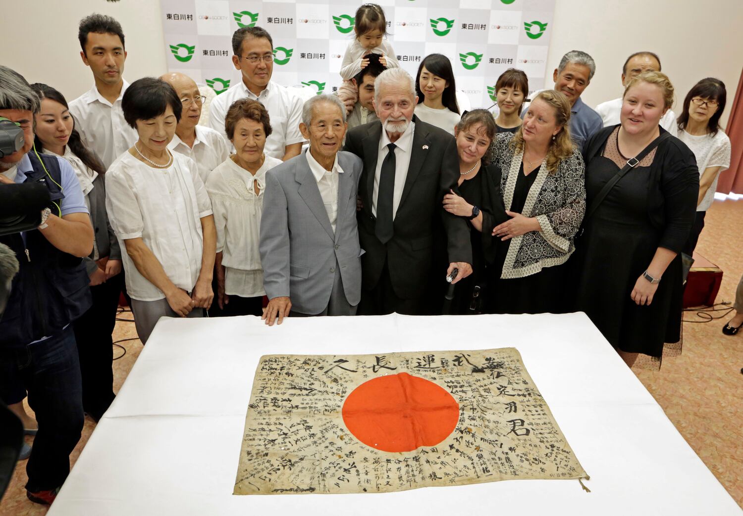 WWII Marine vet returns dead Japanese soldier's flag