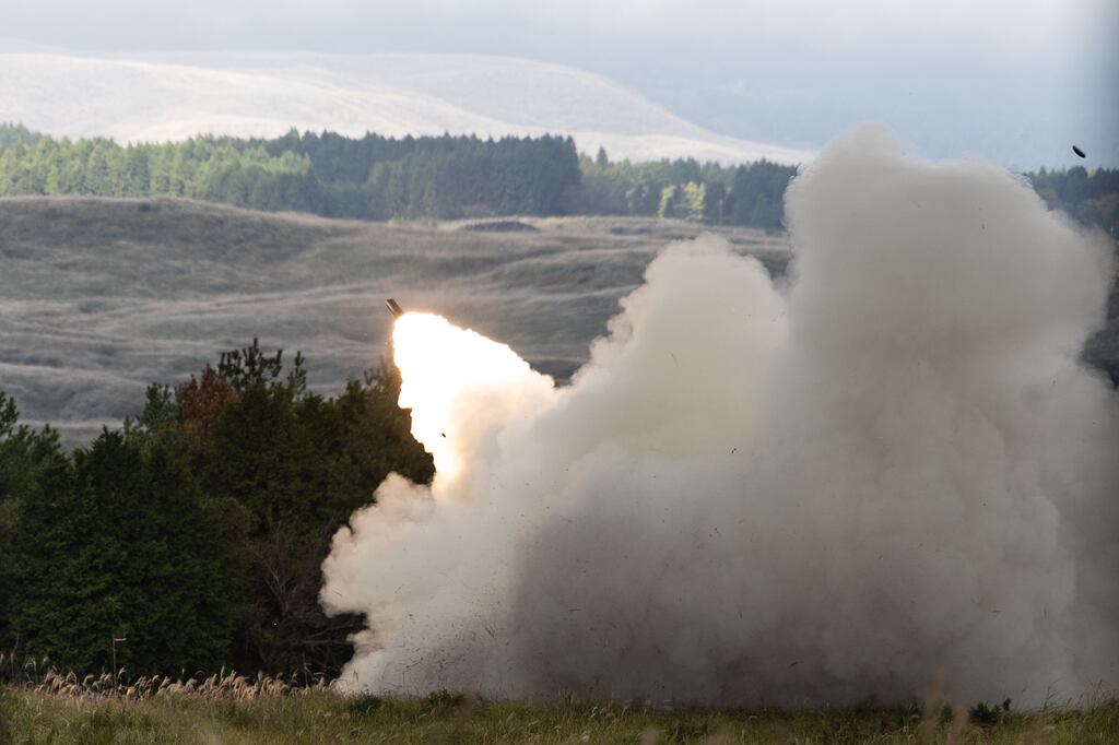 Marines fire HIMARS for first time near Mount Fuji