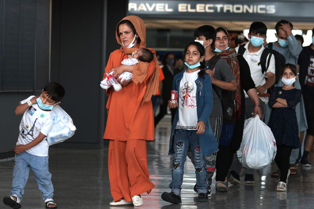 Trump issues travel ban, bars Afghans from entry into US