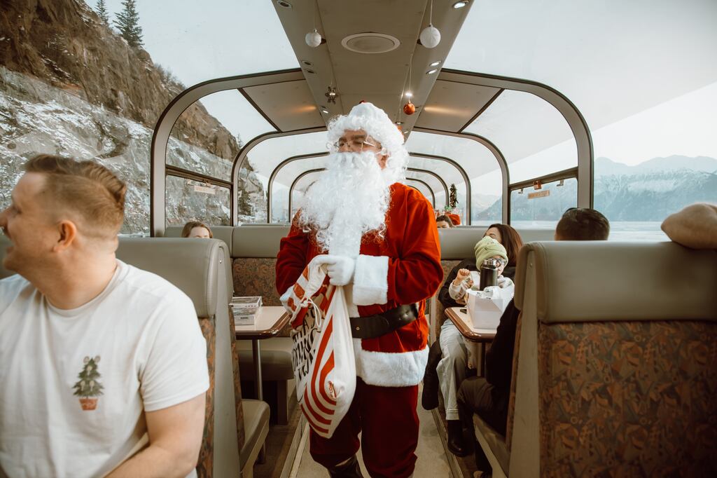 Hegseth changes Pentagon green room into impromptu makeup studio